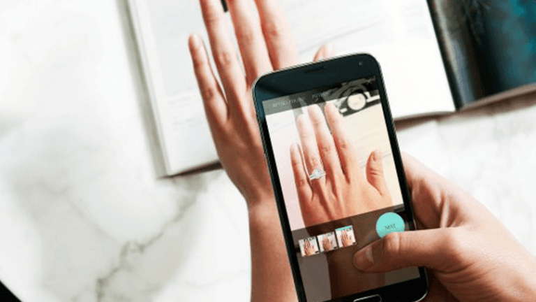 Real World Examples and Use Cases of Augmented Reality (AR)